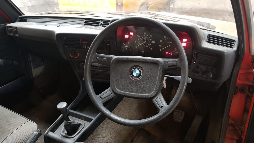 e21 dash | Barn Finds