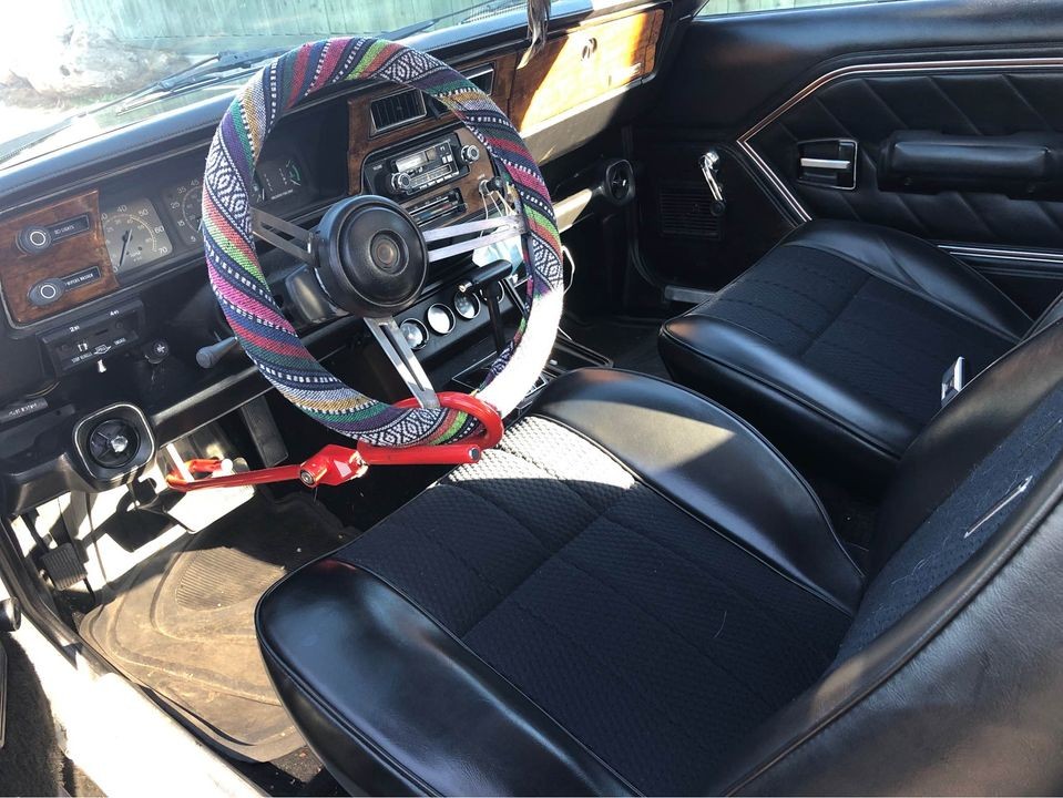 Amc Levi Interior