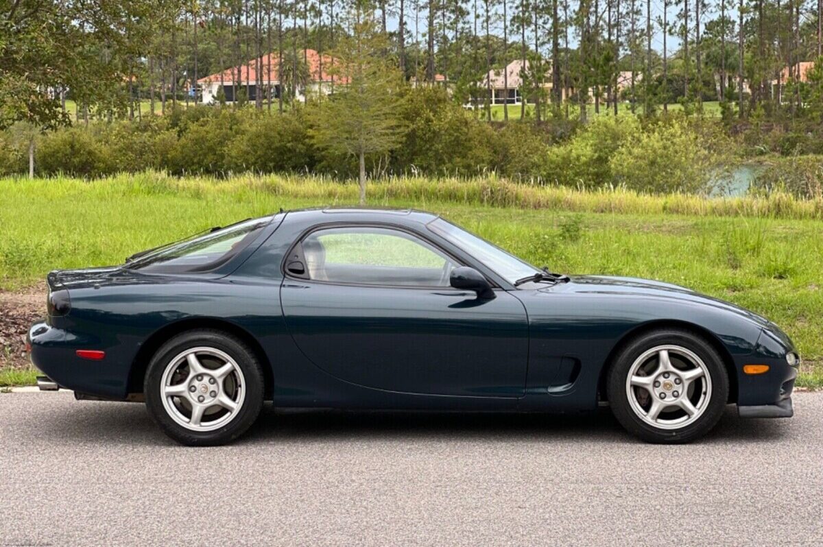 1994 Mazda RX-7 Photo 2 | Barn Finds