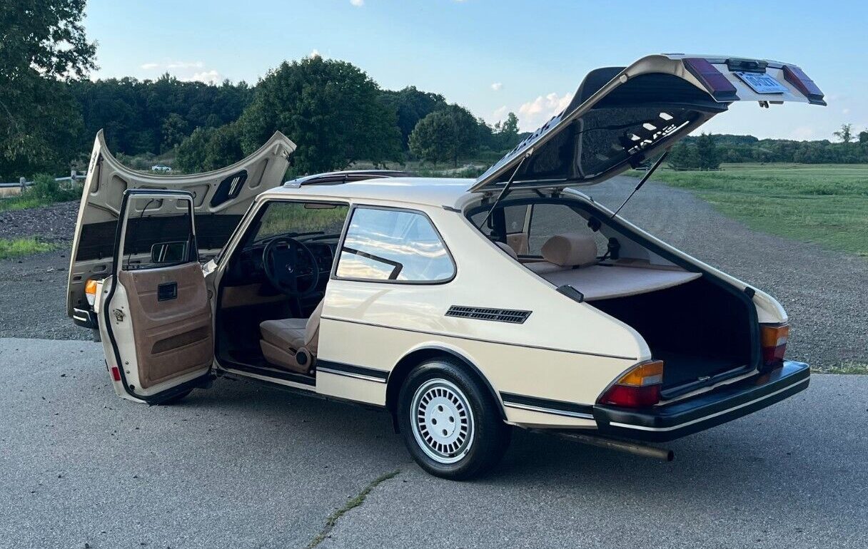 saab 900 rear | Barn Finds