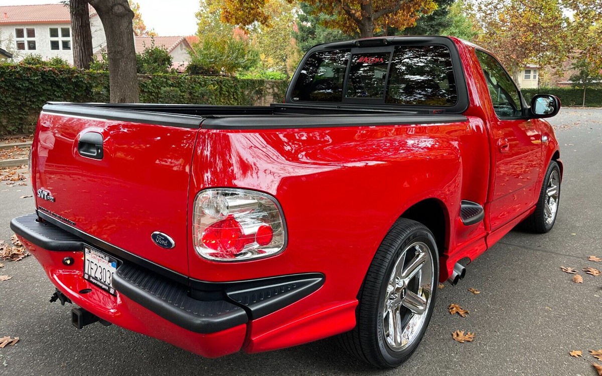 121323 – 2003 Ford F-150 SVT Lightning – 3 | Barn Finds