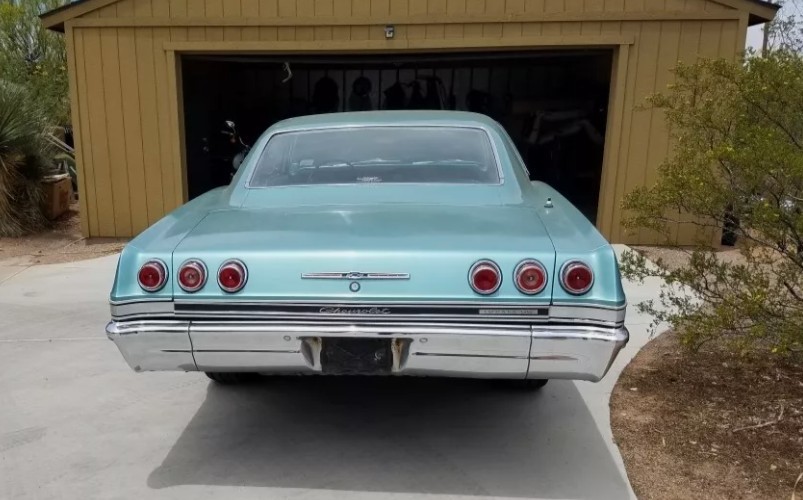 327 V8 4-Speed: 1965 Chevrolet Impala | Barn Finds